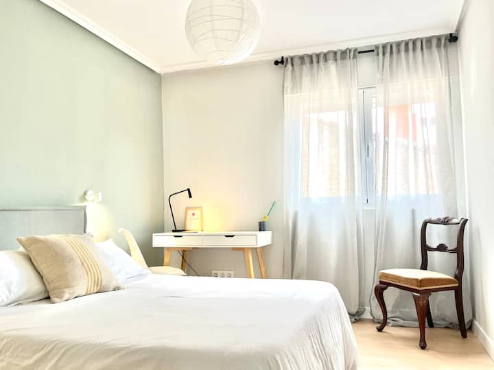 Habitación En Piso Céntrico Con Preciosas Vistas! - Santander
