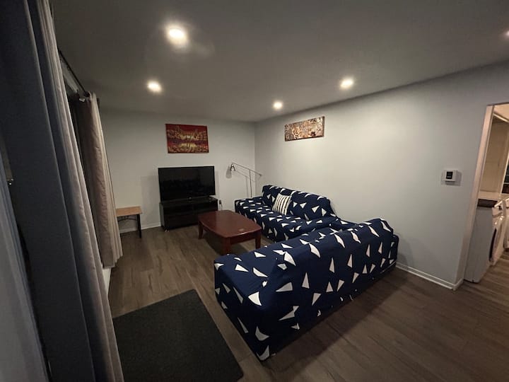 Cozy 2br Retreat  5 Min To Ottawa - Gatineau