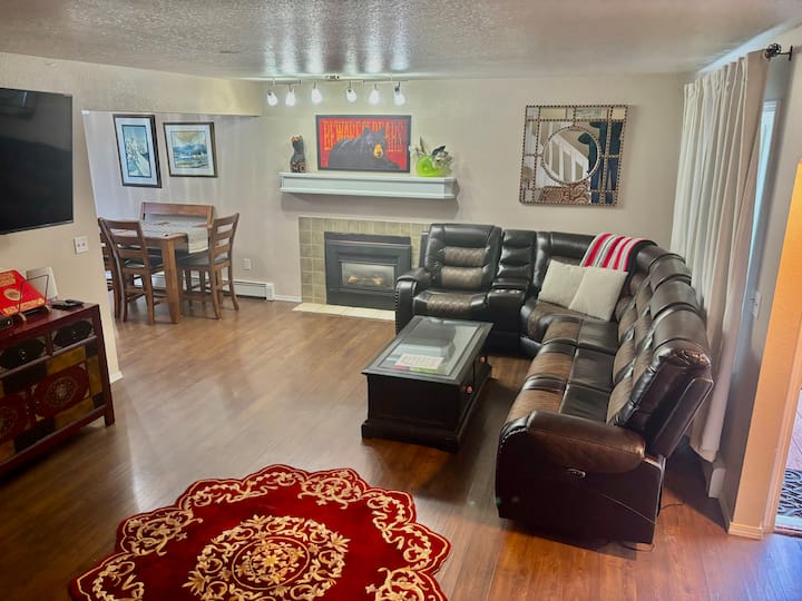 An Anchorage Charmer: Snuggle Up Or Explore! - Anchorage, AK