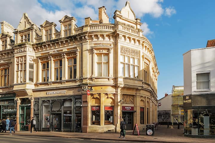 Spacious Serviced Apartment In Cheltenham Centre - Gloucestershire
