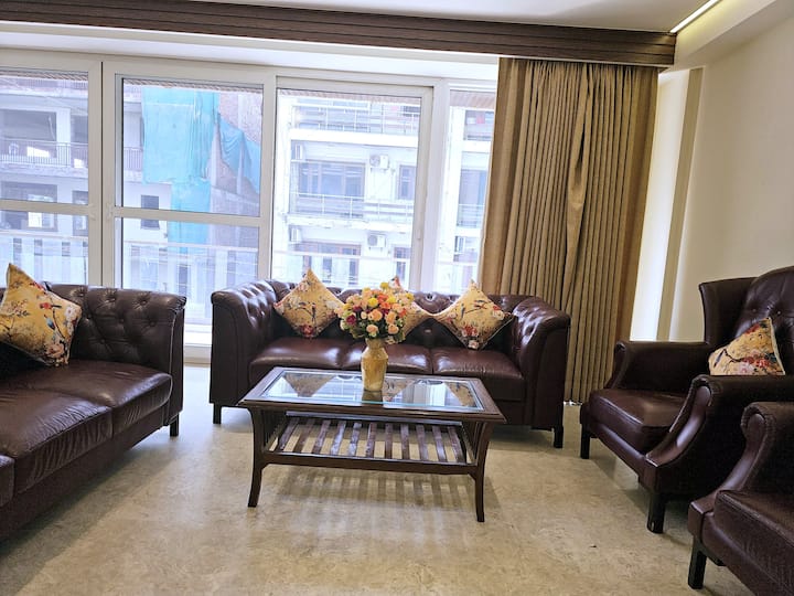 Sts: Magnificent 4br Def Col Cook Brekfast Parking - New Delhi