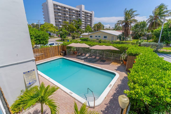 Beautiful 2 Br/2bath Apt W/ Pool And Free Parking - Fort Lauderdale