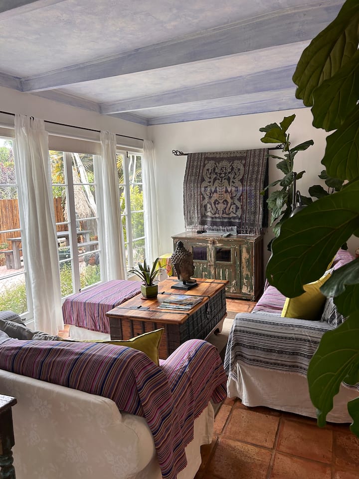 Cute, Beach-style Cottage, - Montecito - Santa Barbara, CA
