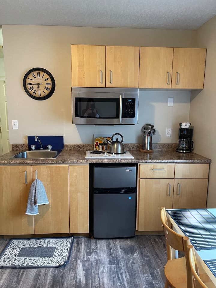 106w Fully Furnished Bachelor - Edson
