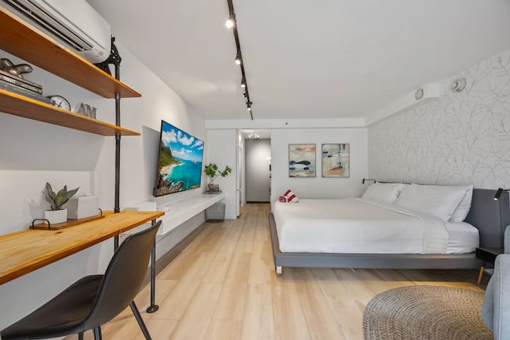 Cozy Waikiki Gem-newly Renovated Central Waikiki! - Honolulu, HI
