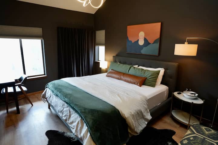 Denver's Luxury Chalet | 2br Walk To Slopes & Food - Angel Fire