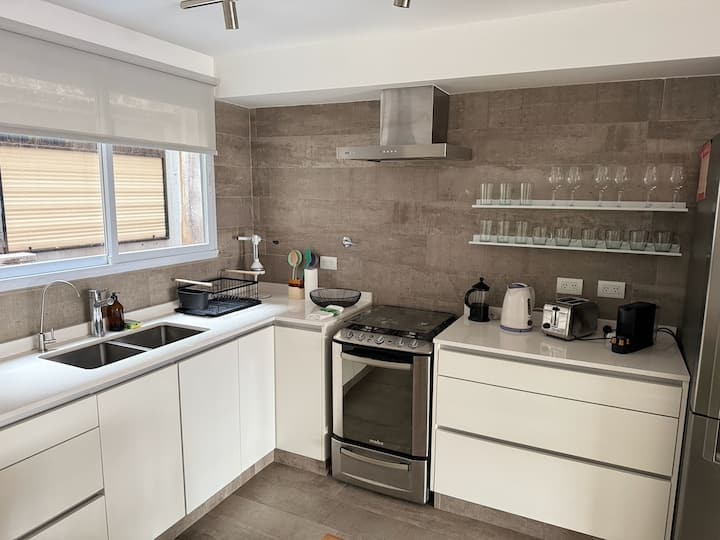 Amplio Departamento Familiar Con Seguridad 24 Hs - Argentina