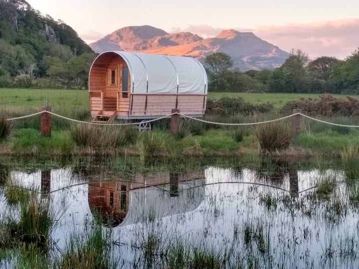 Snowdonia Wagon, Sauna, Mountain Views & Beaches - Portmeirion