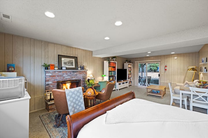 Quiet Garden Suite, Private Entrance And Fireplace - Richland, WA
