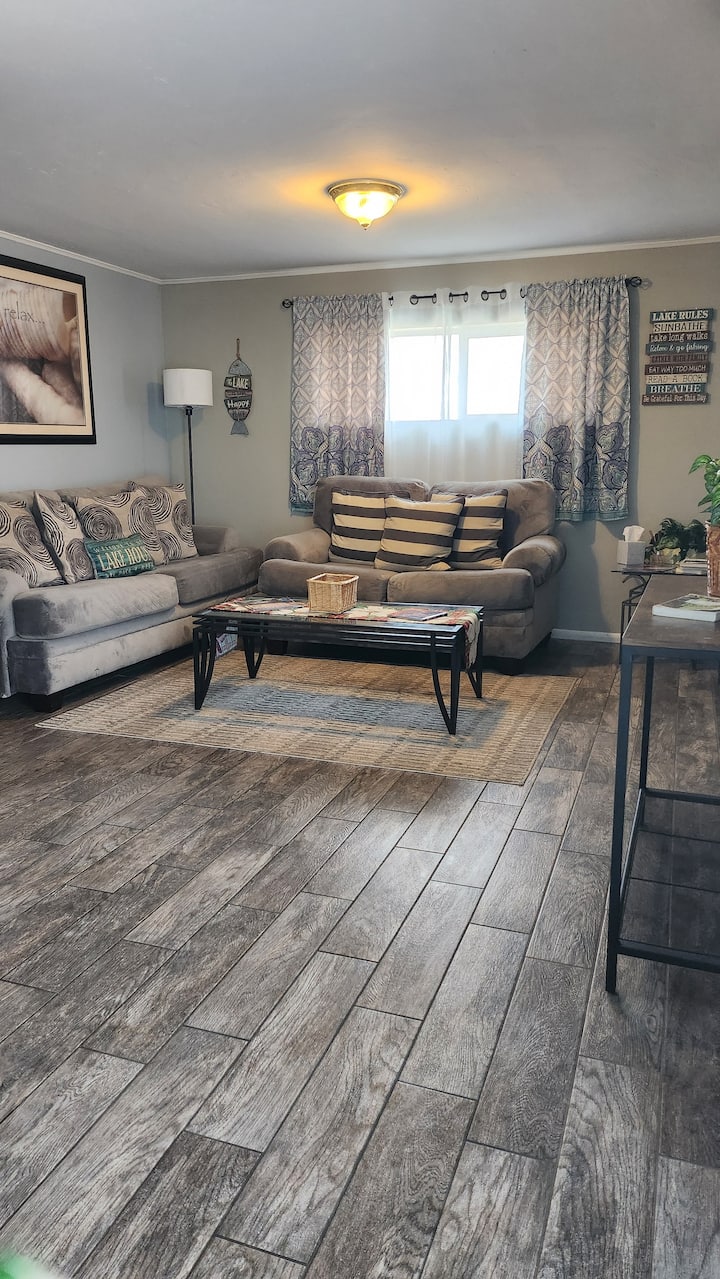 Cozy 2br Lower Unit House In Friendly Neighbor - Page