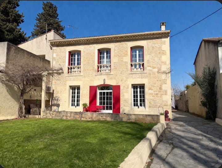 Superbe Bastide Avec Piscine Et Jacuzzi - Nîmes