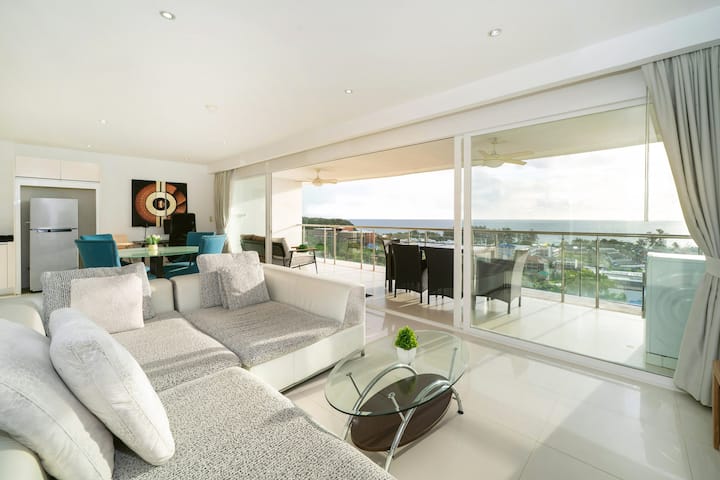 Spacious Ocean View Apartment, 2 Master Bedrooms - Karon Beach