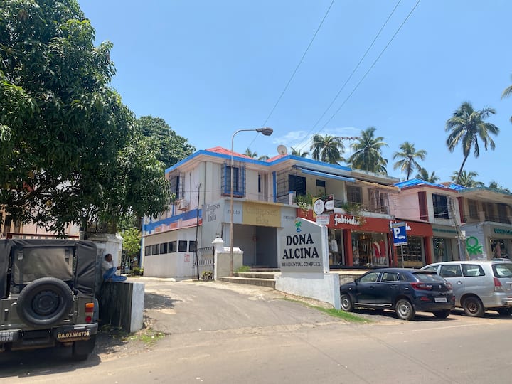 Da1 2bhk Ac 100mb Wi-fi Wm Backup Gf Candolim@650m - Goa