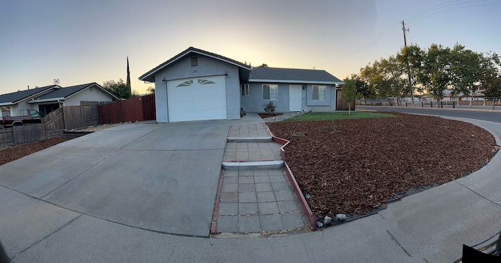 Nice And Cozy 2 Bedroom Home With Ample Space - Orland, CA