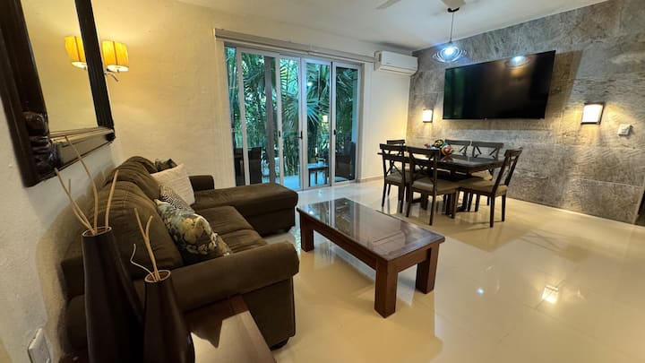 Stylish Hotel Zone Retreat ~ Beach ~ 2 Pools ~ Pkg - Puerto Vallarta