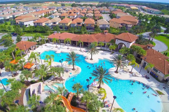 Luxury Family Villa With Pool & Spa Near Disney! - Davenport, FL