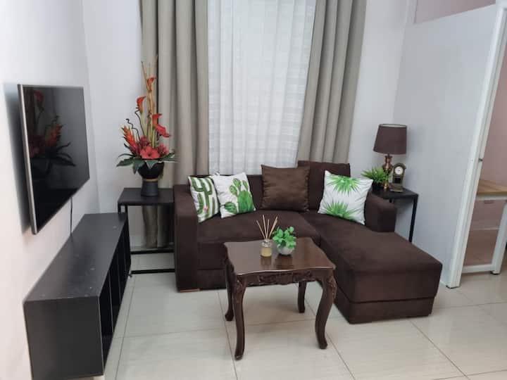 Cozy 2br Condo Hampton Suites - Imus