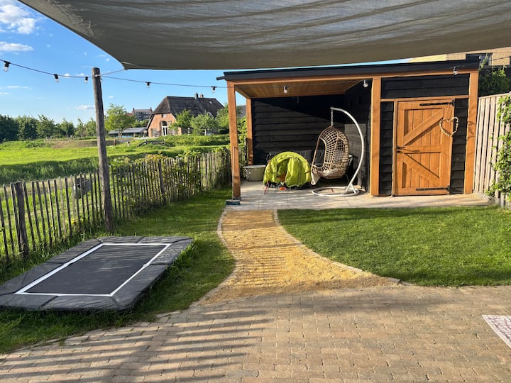 Hoekwoning Nabij Stad, Veel Groen En  Uiterwaarden - Nijmegen