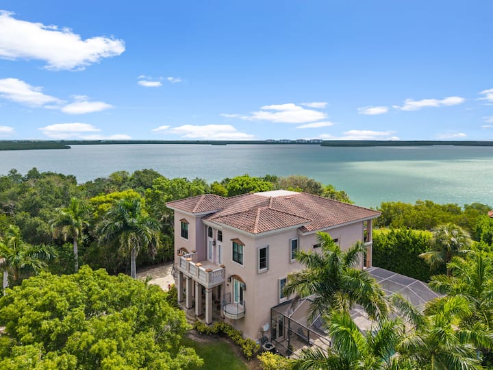 Huge Estate | Heated Pool | King Beds | Sleeps 20 - Marco Island, FL