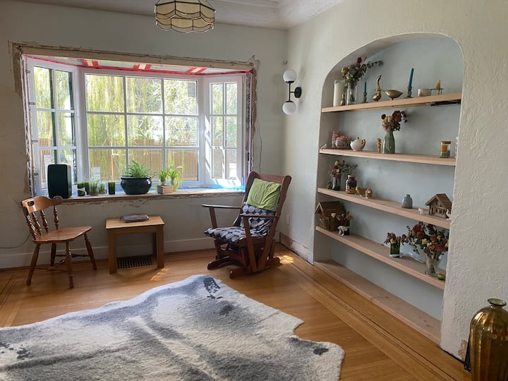 Cozy Large Bedroom In Historic Home. - Kelowna