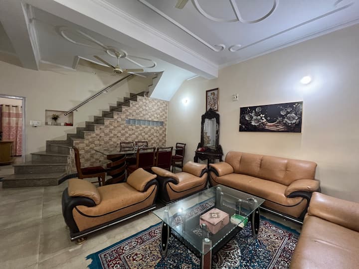 Cheerful 3-bedroom Bungalow With Free Parking - Amritsar