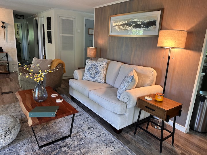 Puravida Escape
Perfect All Season Getaway - Lake James, NC