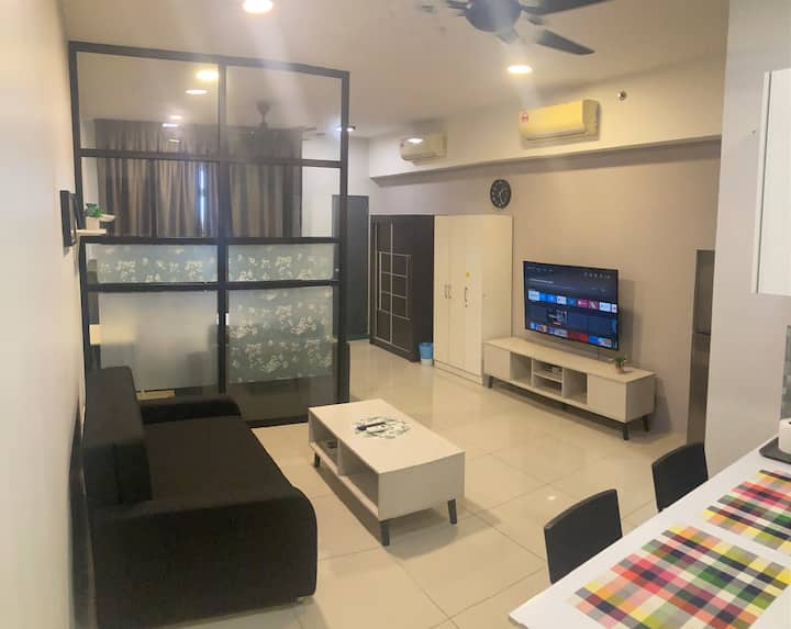 *Lovely Studio Unit With Pool *Wifi 200mbps. - Subang Jaya