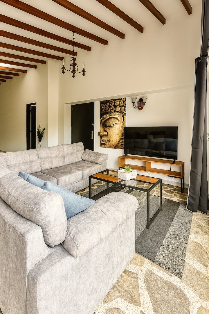 Airy, Safe, Parking, Commerce, 120mts2 - Bello, Colombia