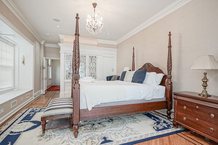 The Rittenhouse Residence | Christmas & Retreats - Philadelphia, PA