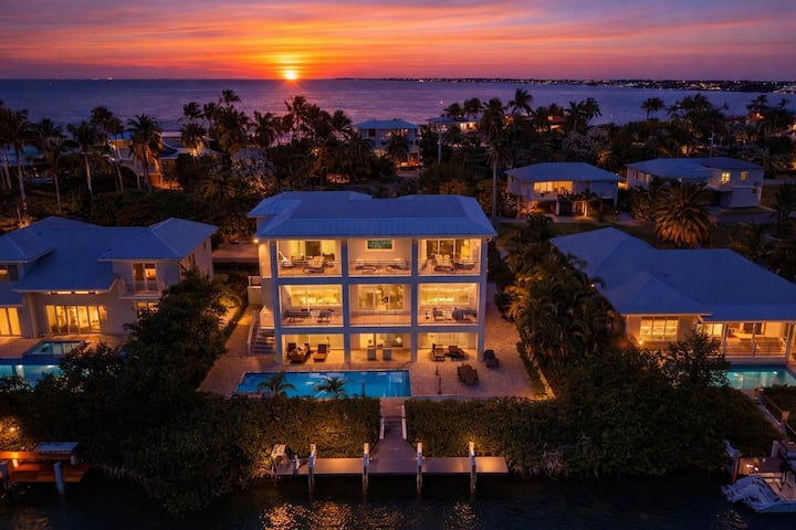 P70 - Stunning 5 Bed, 5 Bath Home With Dockage And - Key Colony Beach, FL
