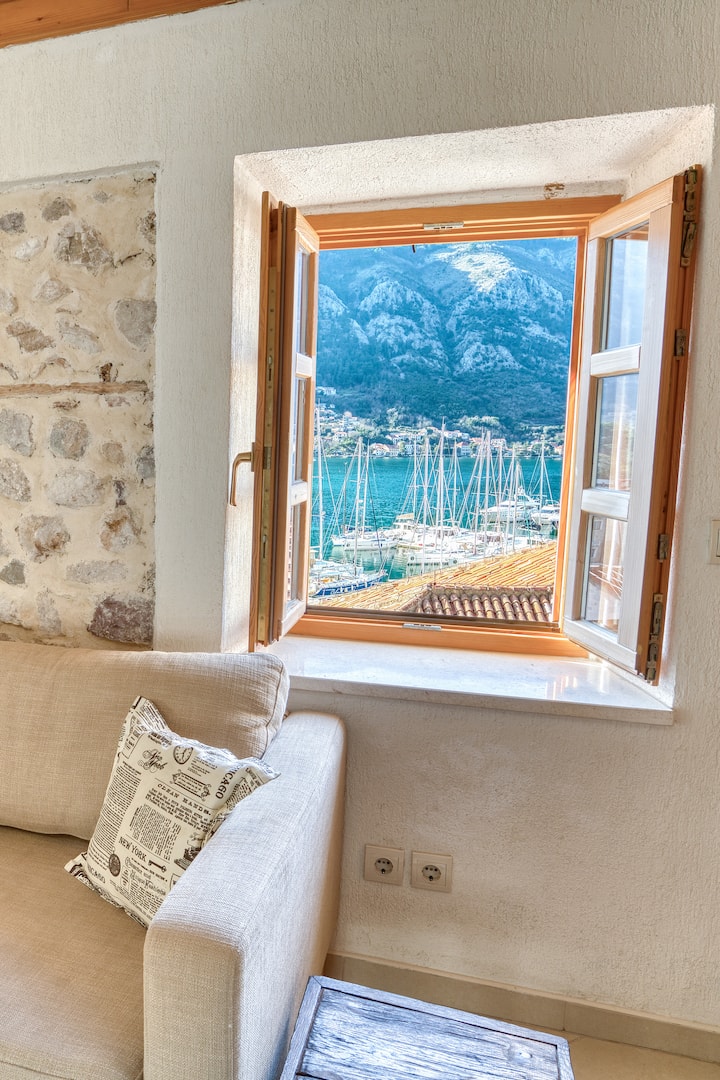 Vintage Stylish House With Seaview & Antique Charm - Kotor