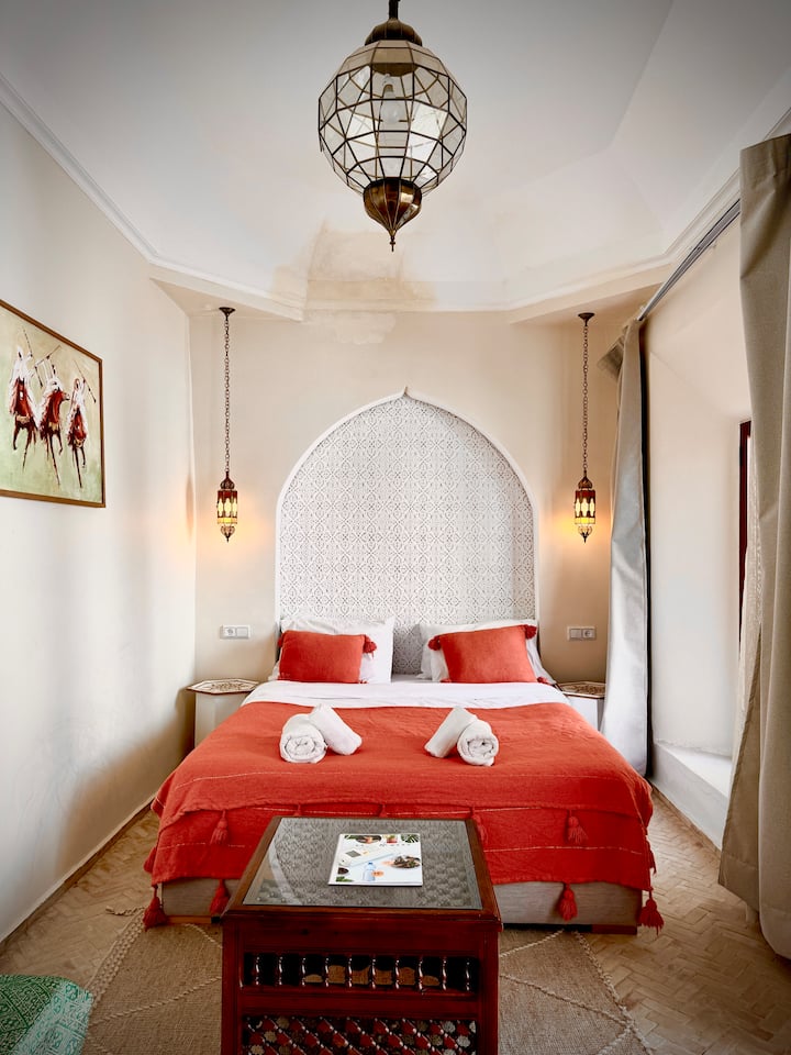 Traditional Bedroom In A Riad With Pool - Marrakesh