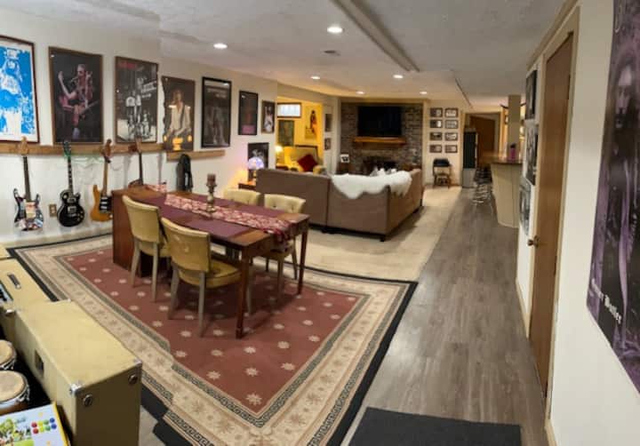 Rockn'roll Retreat Private Guest Suite @Pickleball - Whitmore Lake, MI