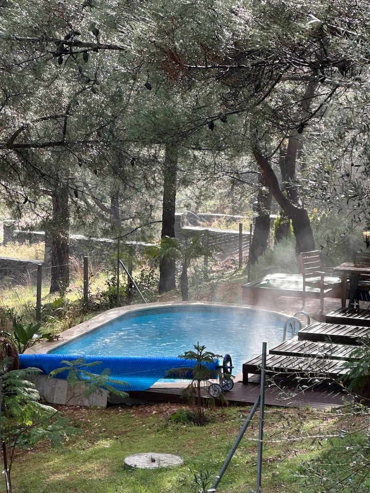 Urla Da Sıcak öZel Havuz& Sauna Bungalow  Kırmızı - Barbaros