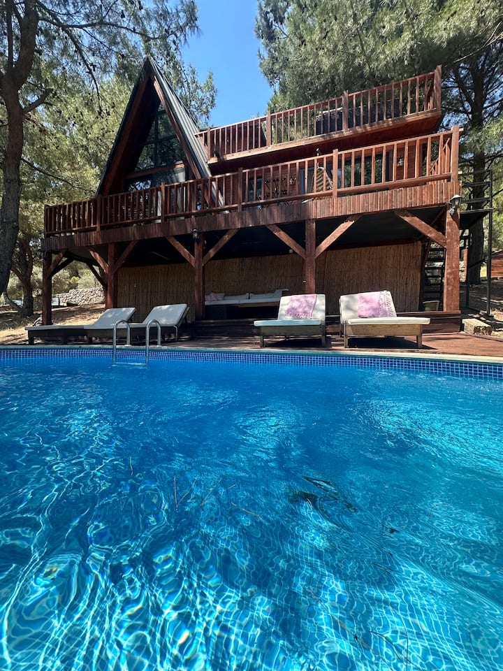 Urla Da öZel Havuz& Sauna Orman Bungalow  Kırmızı - Barbaros