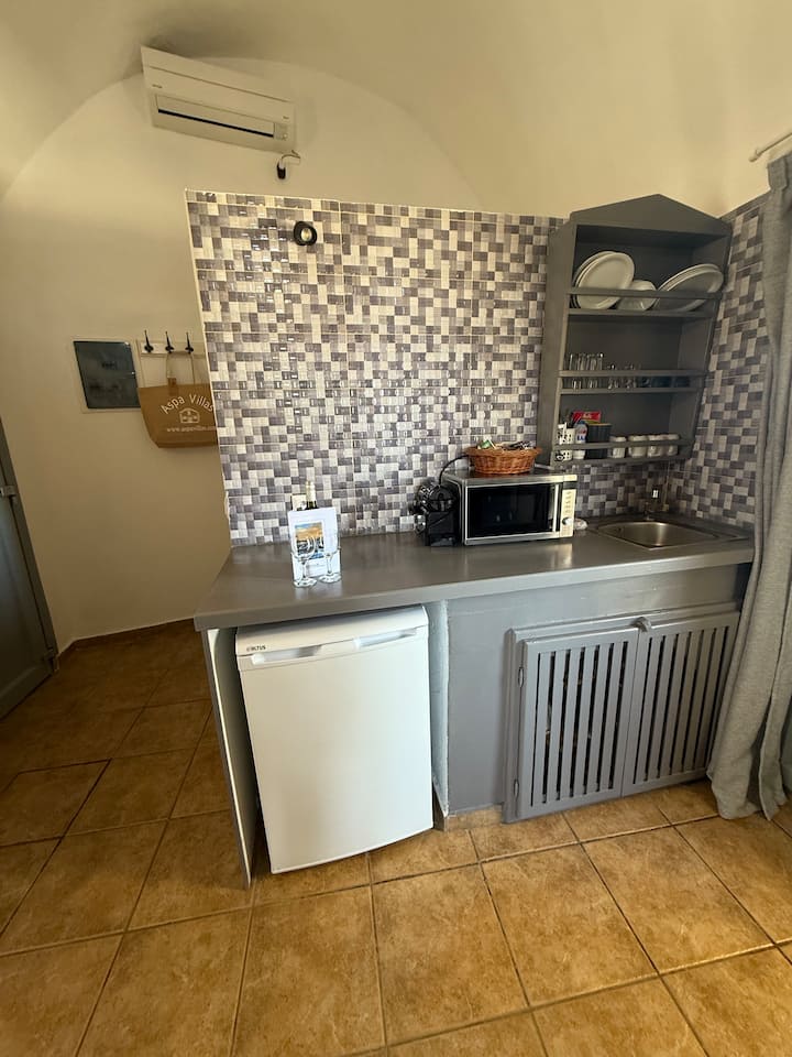 Aspa Villas, Superior Apt. Sunset View & Hot Tub! - Oia
