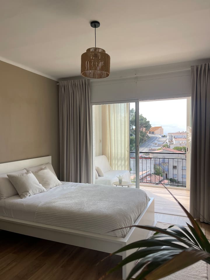 Cozy Studio Apartment With Sea And Mountains View - Costa Brava
