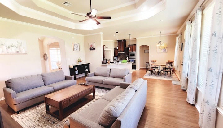 Clean, Convenient, 5 Rooms, 3baths, 5tvs, 2624sqft - Killeen, TX