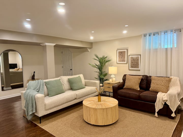 Prime Location Unit Ready For Long Stays! - Louisville, KY