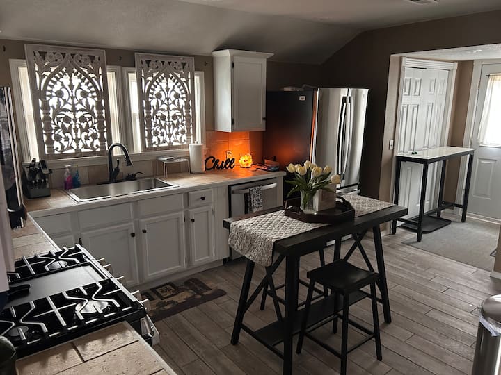 The Finley Romantic Retreat With Sauna - Ozark, MO