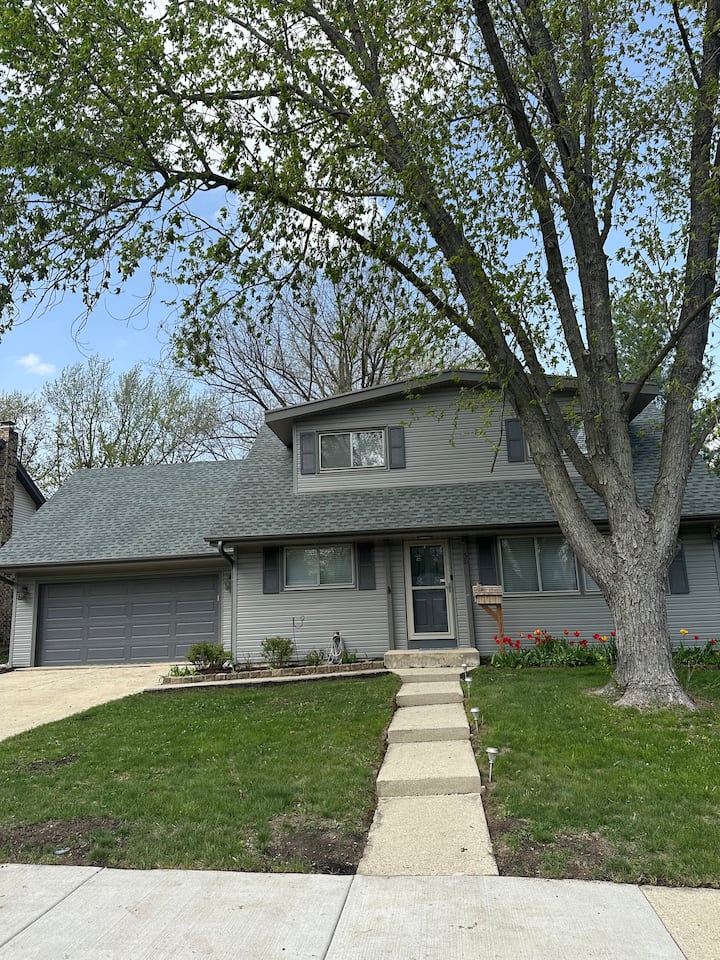 Cozy 4 Room 5 Beds St Charles Home Mns To Downtown - West Chicago, IL