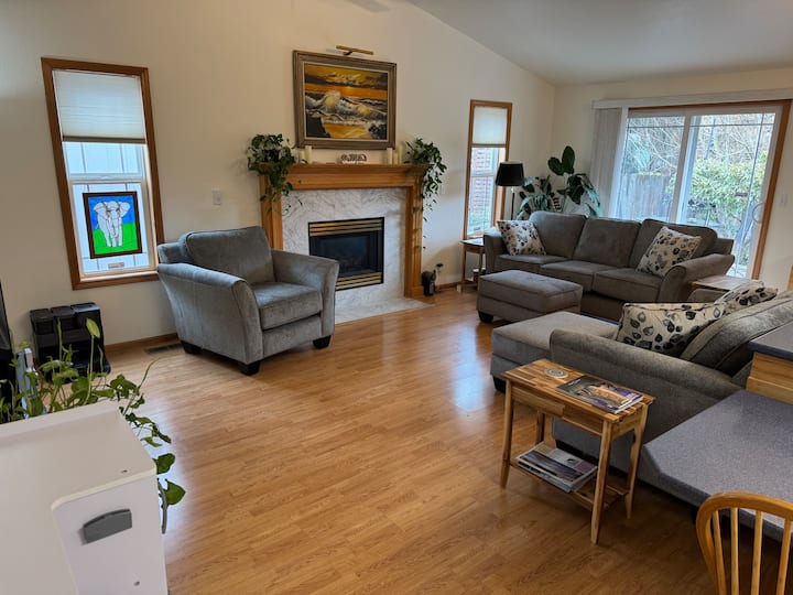 Large Home Away From Home /Quiet Neighborhood - Eugene, OR