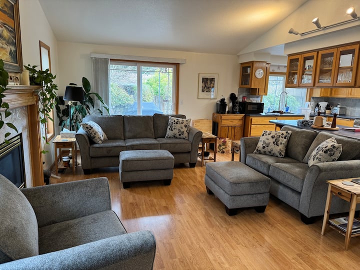 Large Home Away From Home /Quiet Neighborhood - Eugene, OR