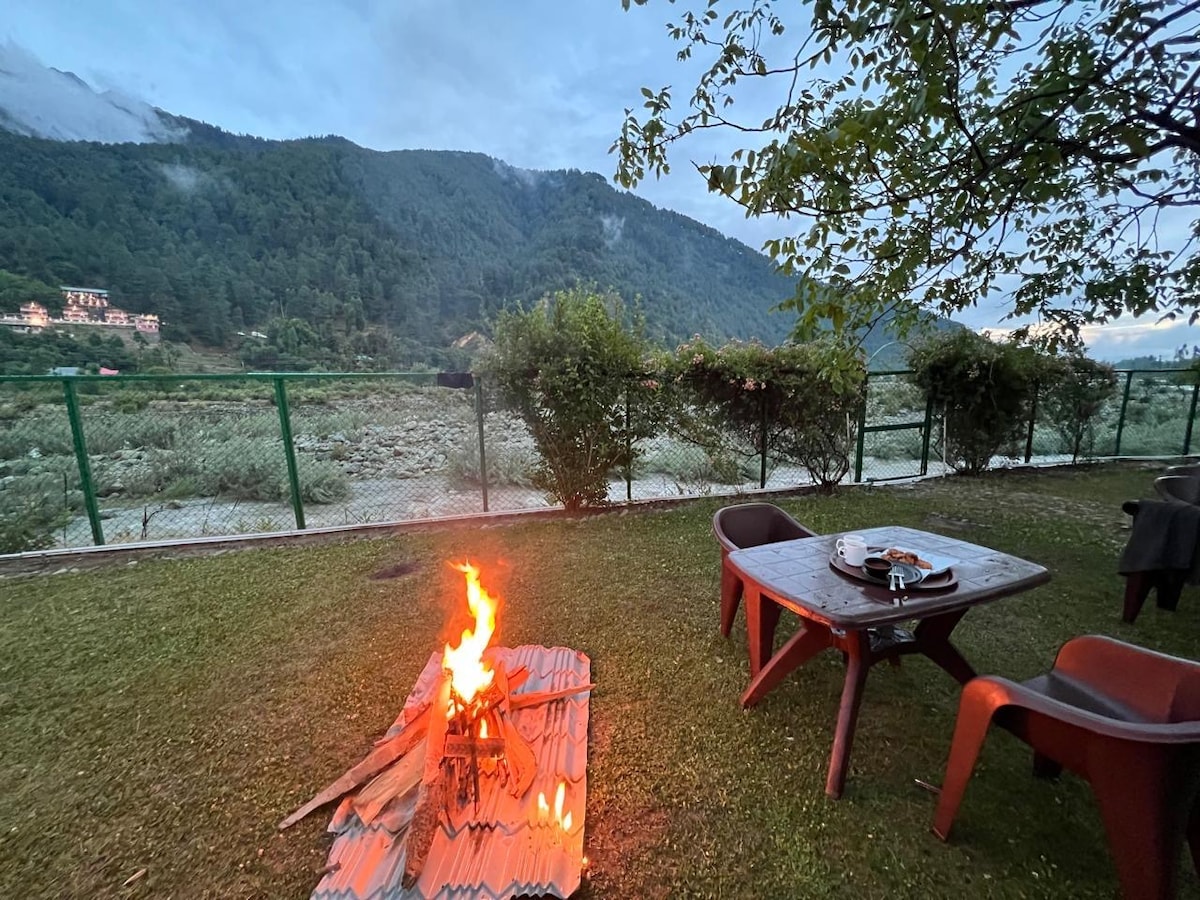 Birdsong Pahalgam 6BR Stay by Riverside - Cottages à louer à Pahalgam ...