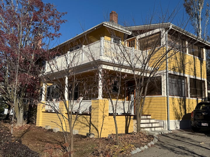145r1 | The Redlands 1 | 2br 1ba W/ac | Private - Newton, MA