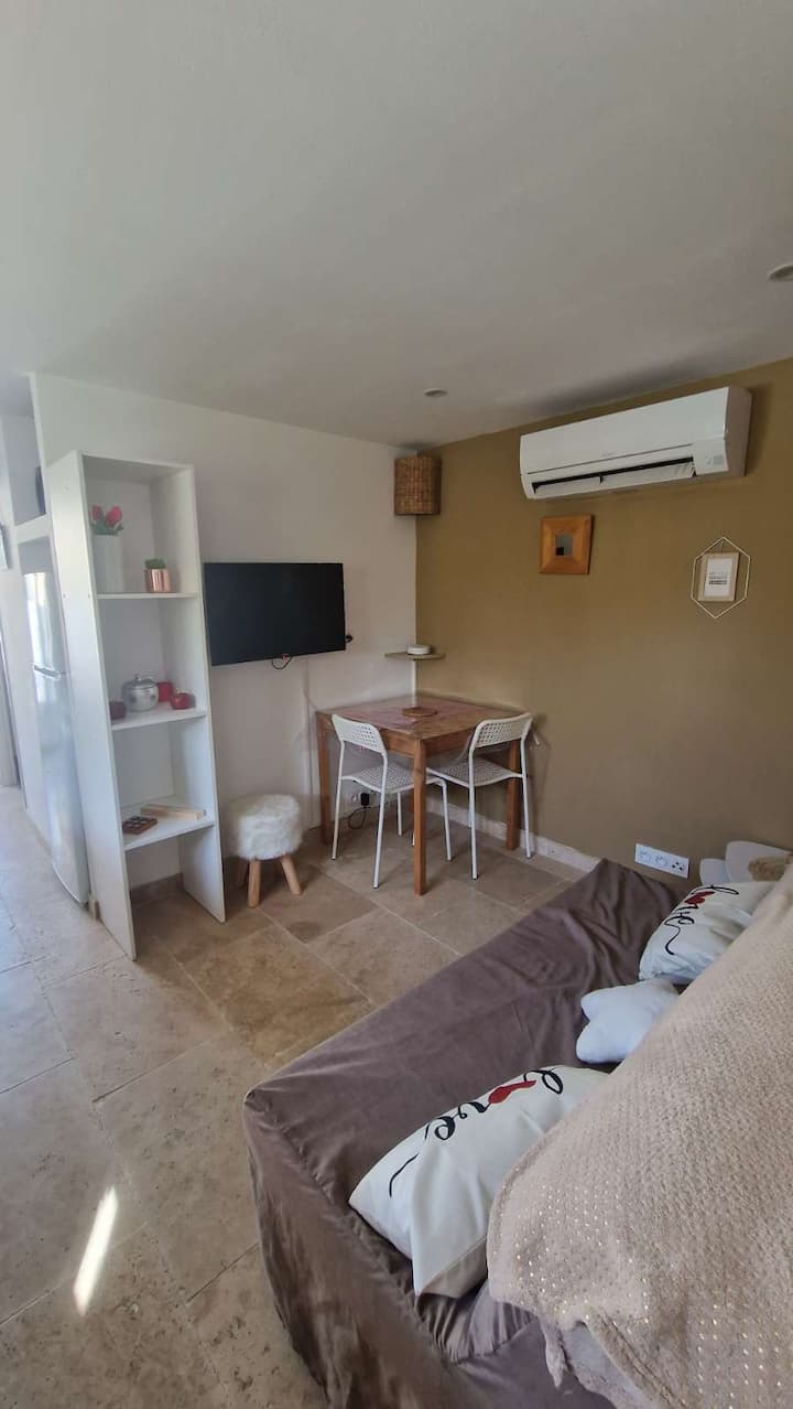 Studio Tout éQuipé, Terrasse, Proche Aéroport - Vitrolles