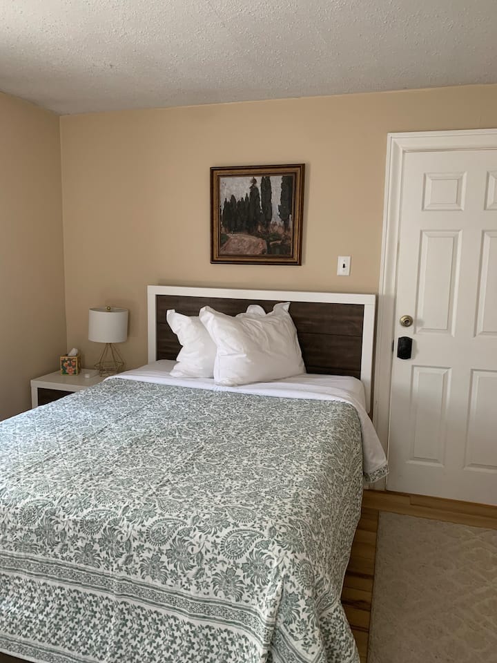 Travelers Room :3 Gf - Glens Falls, NY
