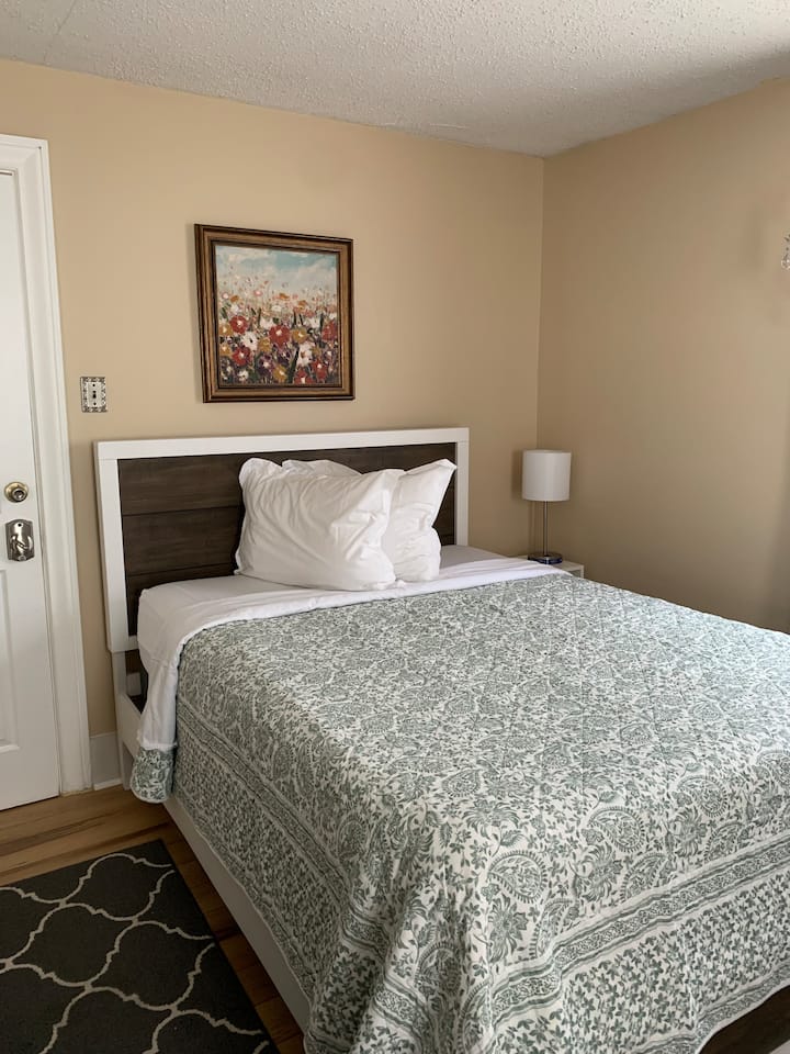 Travelers Room: 5gf - Glens Falls, NY