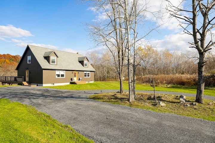 8 Acre Estate W Hot Tub, Deck, Fire Pit & Views! - Ghent, NY