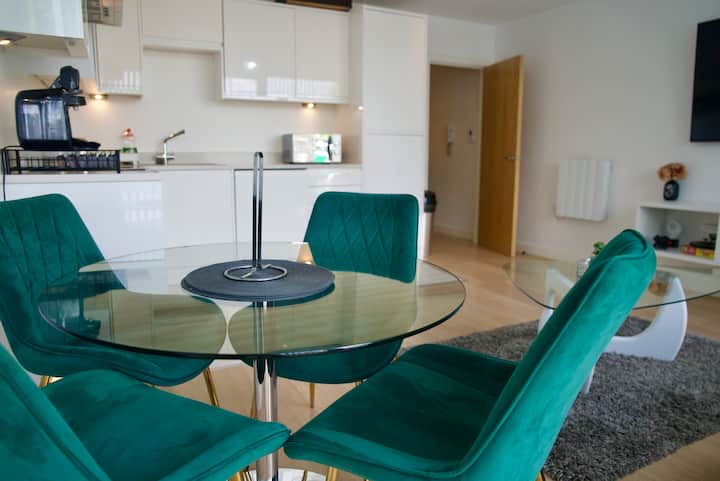 Fantastic Fresh Duplex Apartment W/parking - Kingston upon Thames